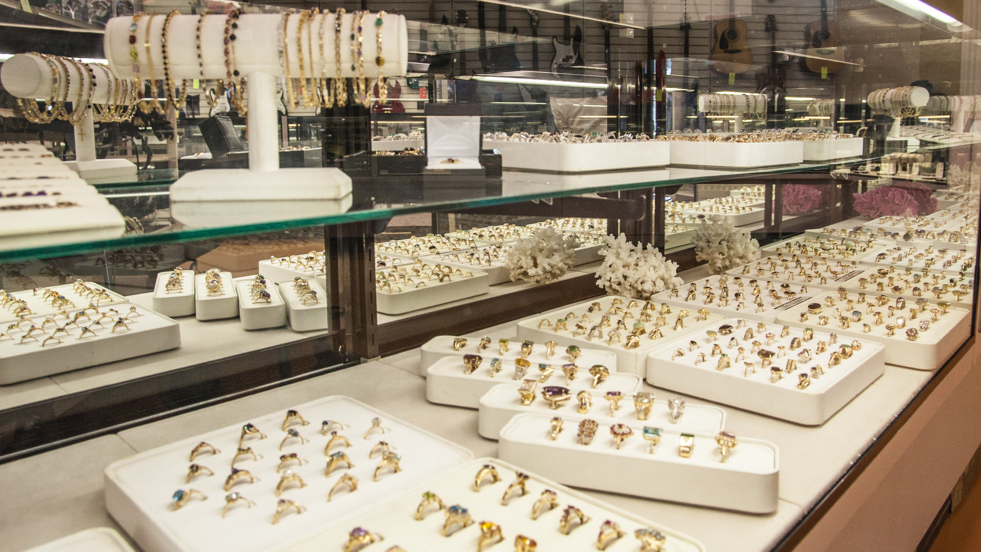 Searching for Pawn Shops in Hampton VA? Look No Further!